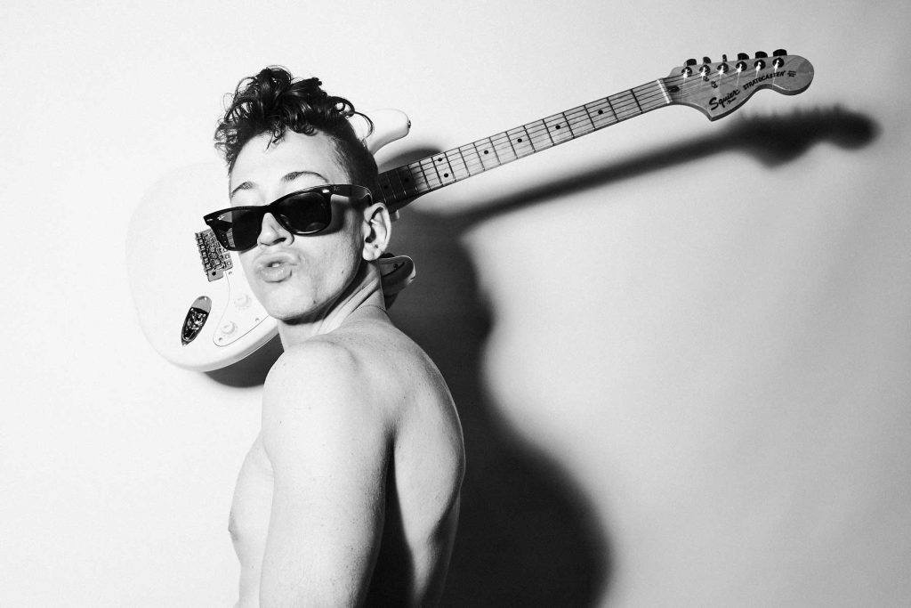 DES ROCS | A REAL GOOD PERSON - Reserved Magazine